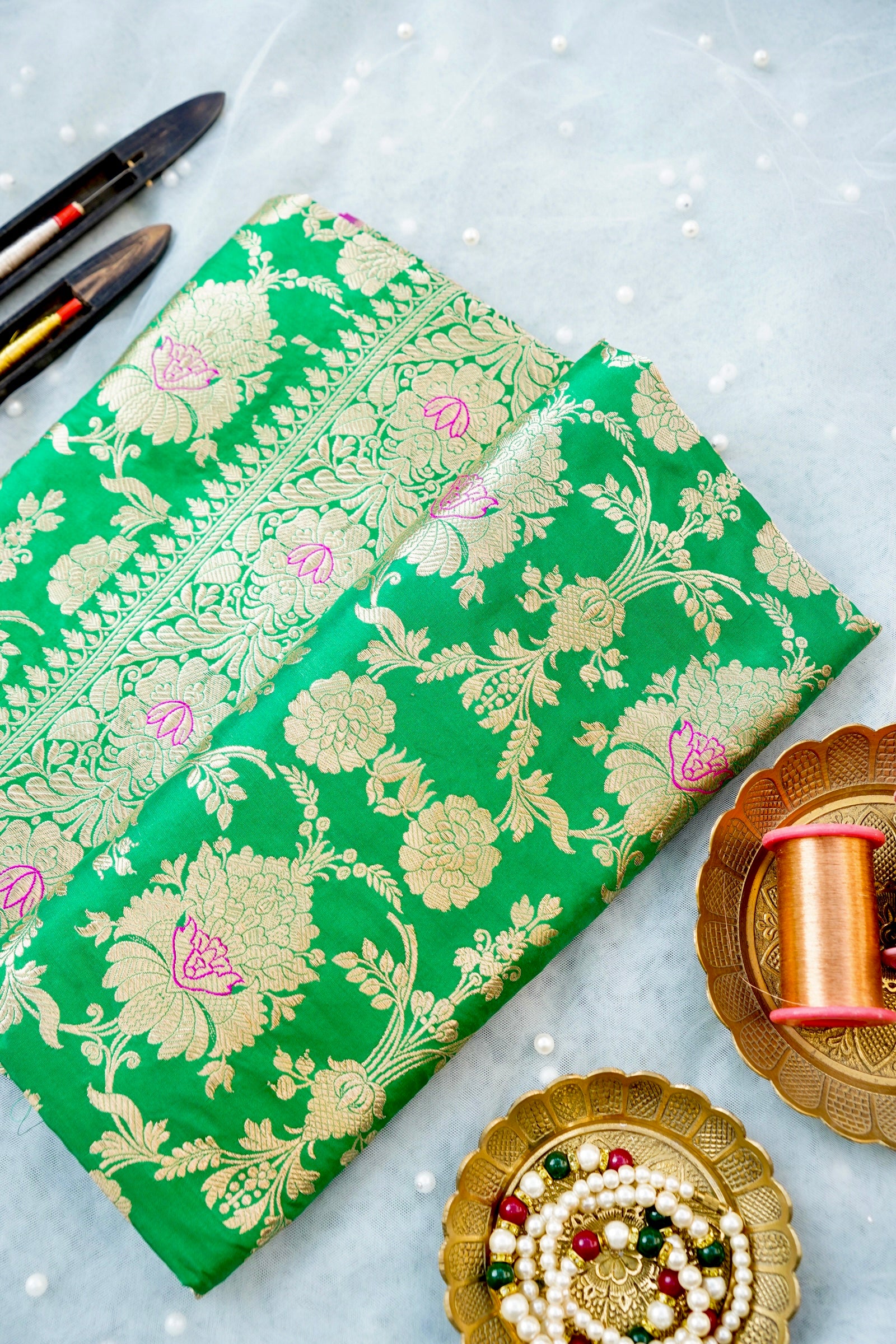 Handwoven Pure Katan Silk Banarasi Mughal Boota Saree – Khinkhwab